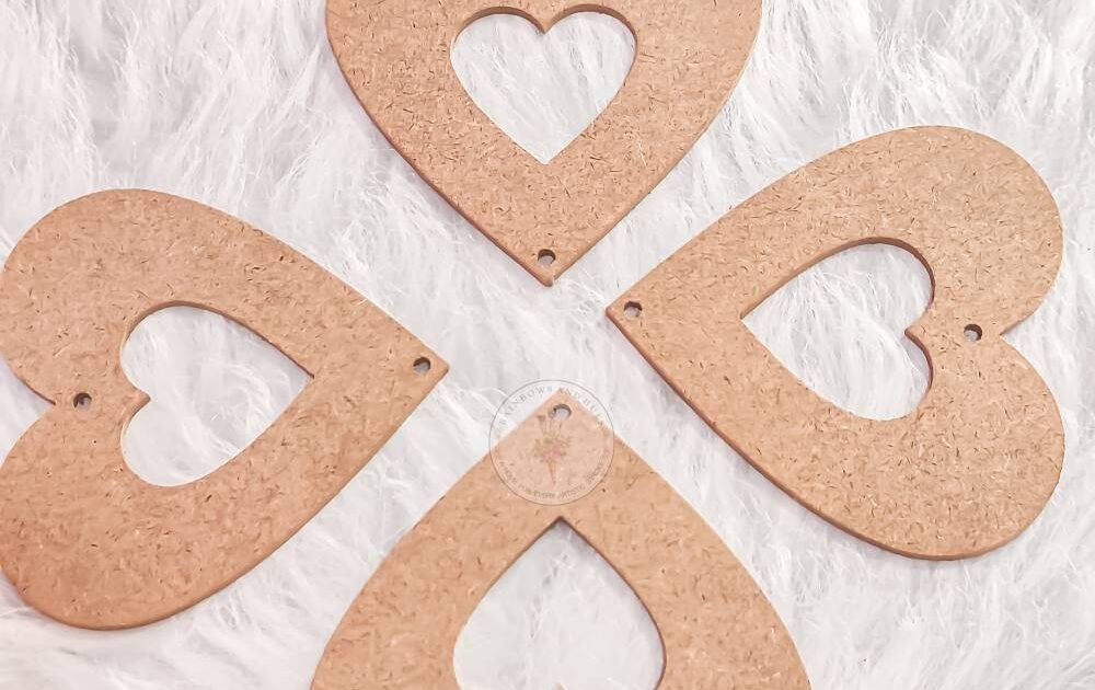 MDF SHAPE HEART WITH HEART HOLE 4PCS - Rainbows And Hues